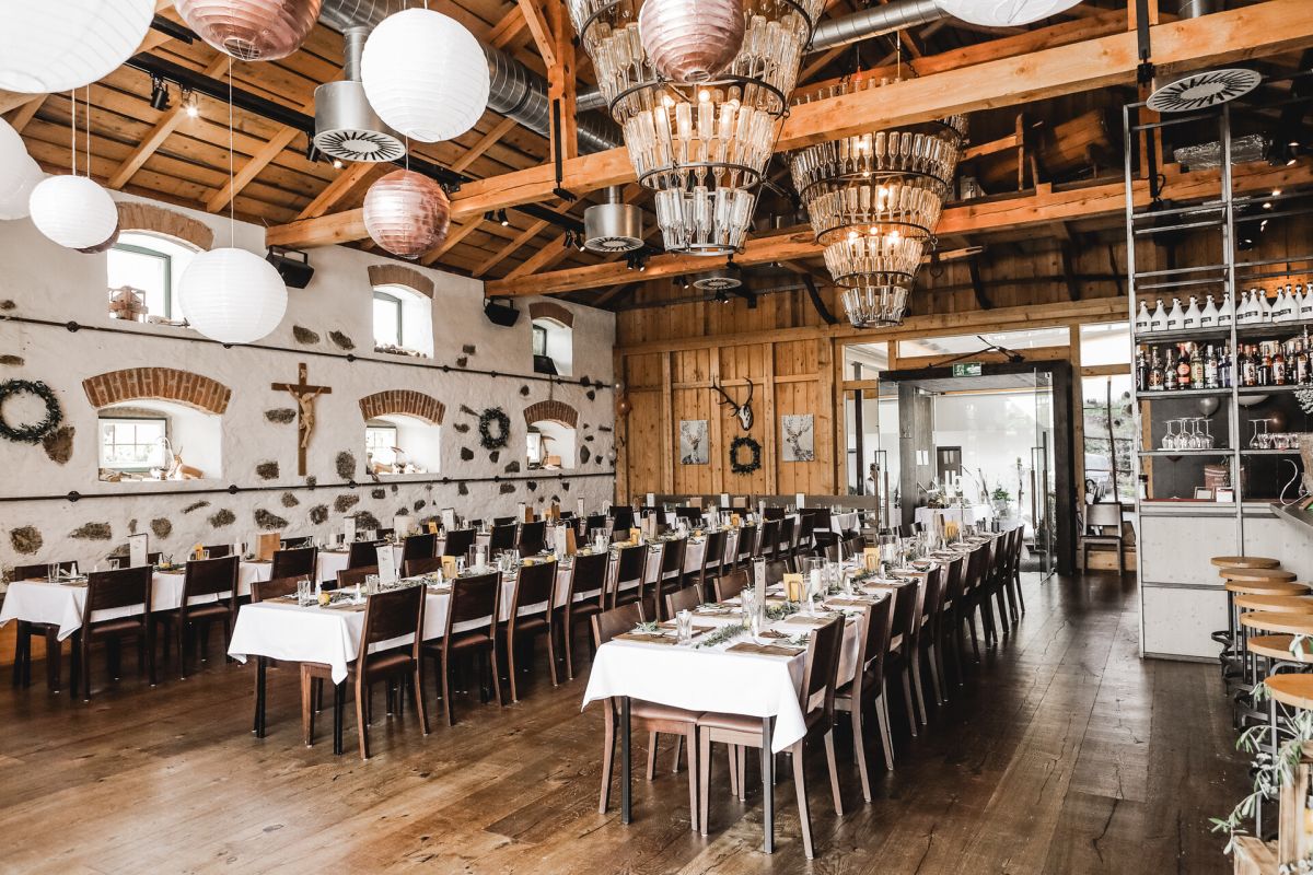 Gasthaus Bauer | Wirt in Steinbrunn - Hochzeitslocation aus ...