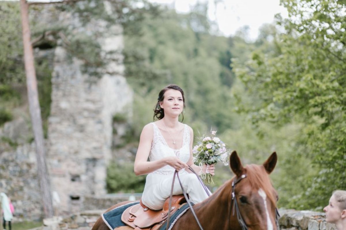 Hochzeitsreportage in Niederösterreich: Burgruine Dobra ♥ ... Hochzeitsreportage in Niederösterreich: Burgruine Dobra ♥ ...